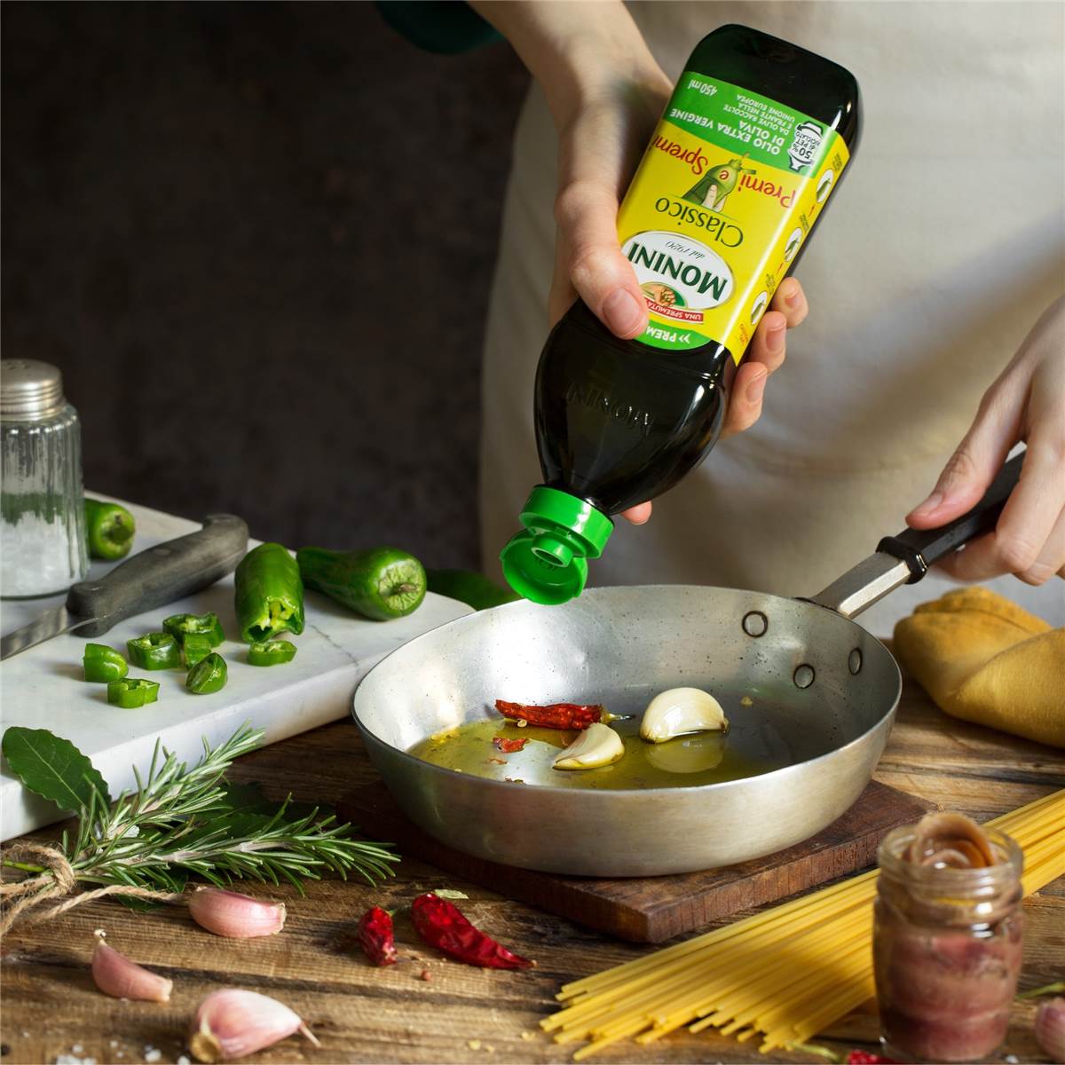 Monini Squeezable Classico Italian Extra Virgin Olive Oil 450ml ...