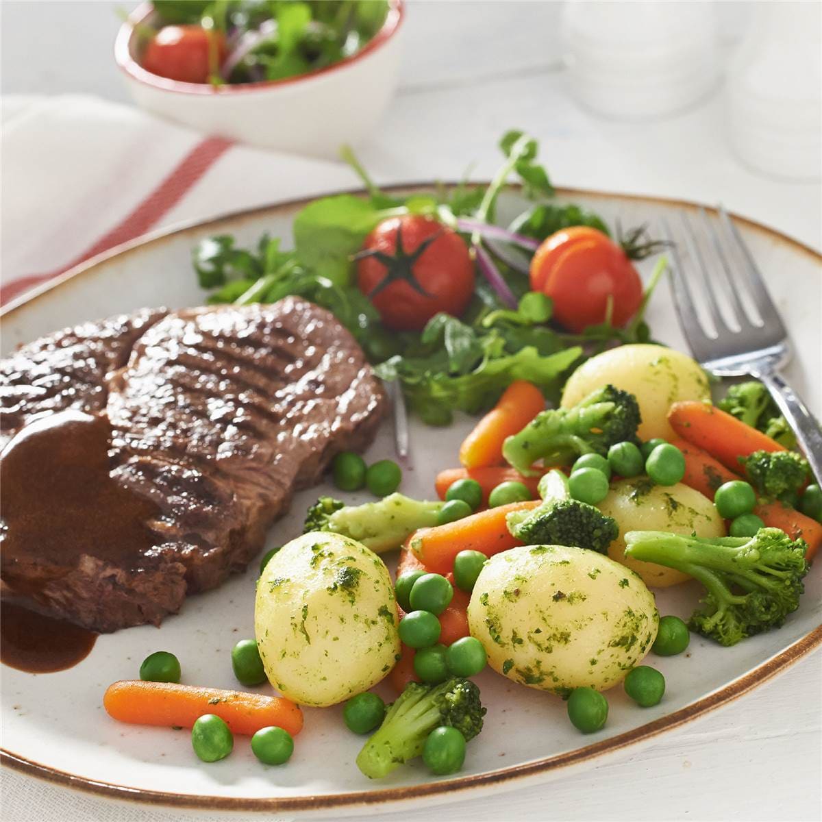 Birds Eye Steam Fresh Baby Potatoes With Broccoli, Carrots, Peas &herbs ...