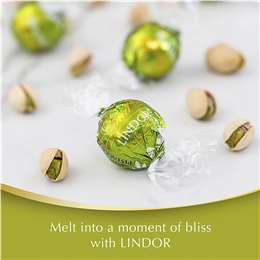 Lindt Lindor Chocolate Balls Pistachio 123g | Woolworths